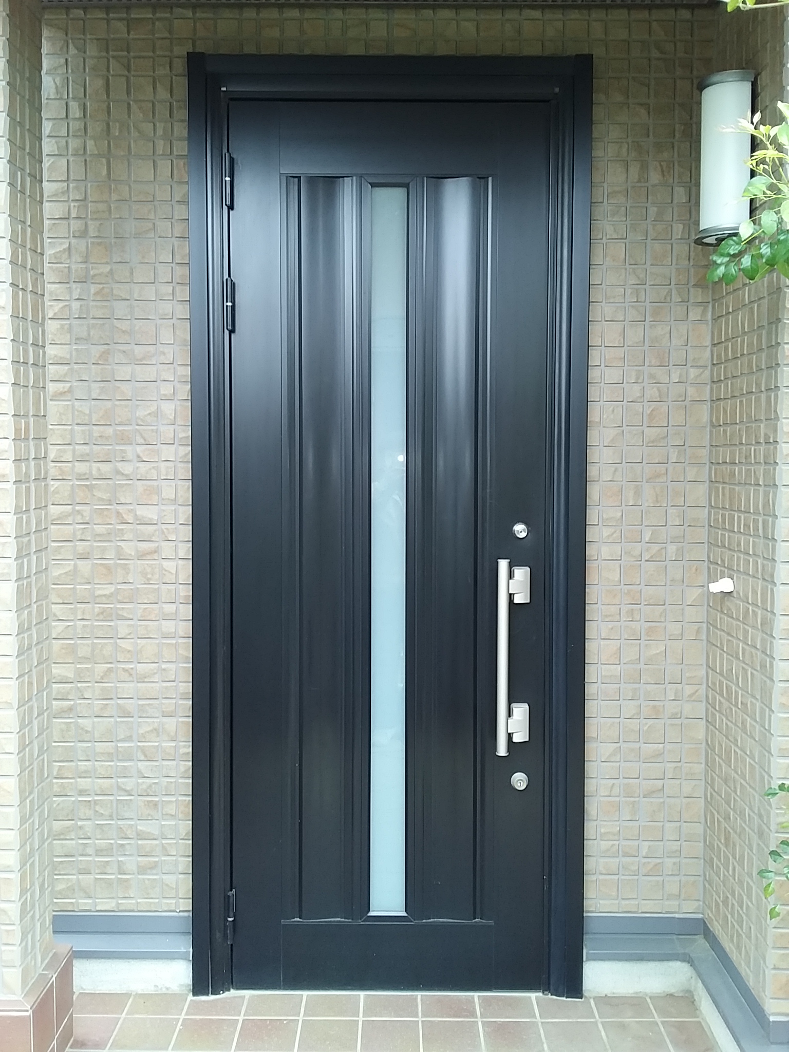 【LIXILリシェントG12型】ハウスメーカーの玄関ドアを外額縁150でリフォームした事例 | 玄関ドア・窓リフォーム 全国1位の技術と価格 ...