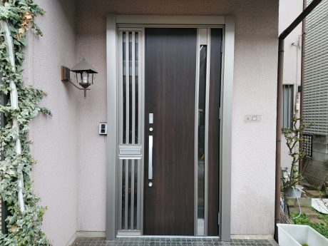 築60年のお宅で玄関ドアを交換しました【LIXILリシェントM78型】東京都西東京市の工事事例 | 玄関ドア・窓リフォーム 全国1位の技術と価格 | 玄関ドアマイスター