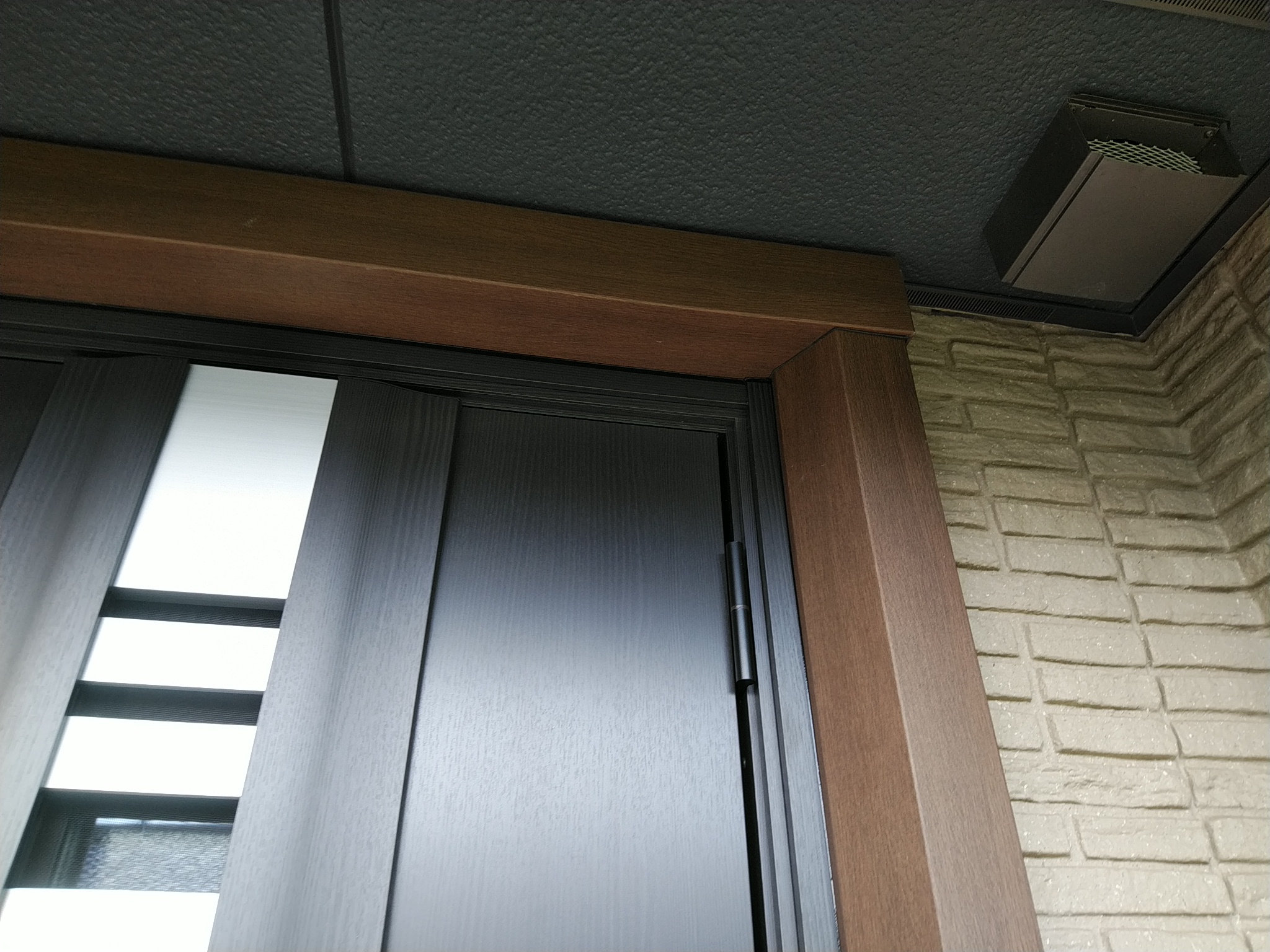 セキスイの玄関ドアを小さな外額縁にでフォーム【LIXILリシェントG82型】茨城県つくば市 | 玄関ドア・窓リフォーム 全国1位の技術と価格 ...