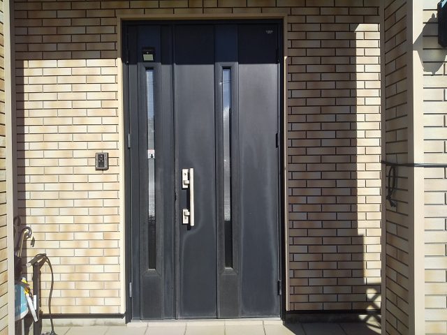 玄関ドア・勝手口ドア・内窓を1日で工事しました【YKKAPドアリモN05T】水戸市の工事事例 | 玄関ドア・窓リフォーム 全国1位の技術と価格 | 玄関ドアマイスター