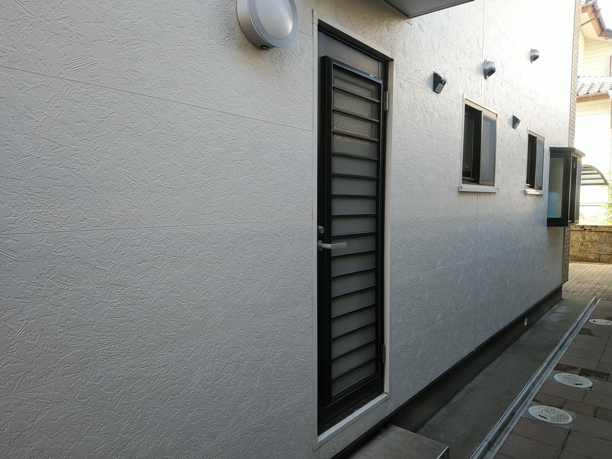 玄関ドア・勝手口ドア・内窓を1日で工事しました【YKKAPドアリモN05T】水戸市の工事事例 | 玄関ドア・窓リフォーム 全国1位の技術と価格 | 玄関ドアマイスター