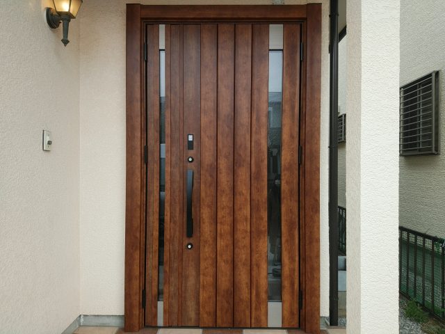 ドアの幅を広くするため親子ドアにしました【LIXILリシェントP77型】浦安市の工事事例 | 玄関ドアリフォームの玄関ドアマイスター