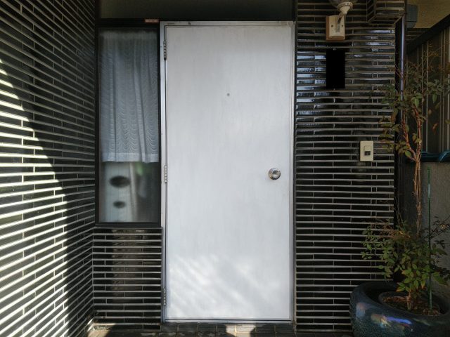 築40年以上になる玄関ドアをリフォームしました【LIXILリシェントP77型】加須市の工事事例 | 玄関ドア・窓リフォーム 全国1位の技術と価格 | 玄関ドアマイスター