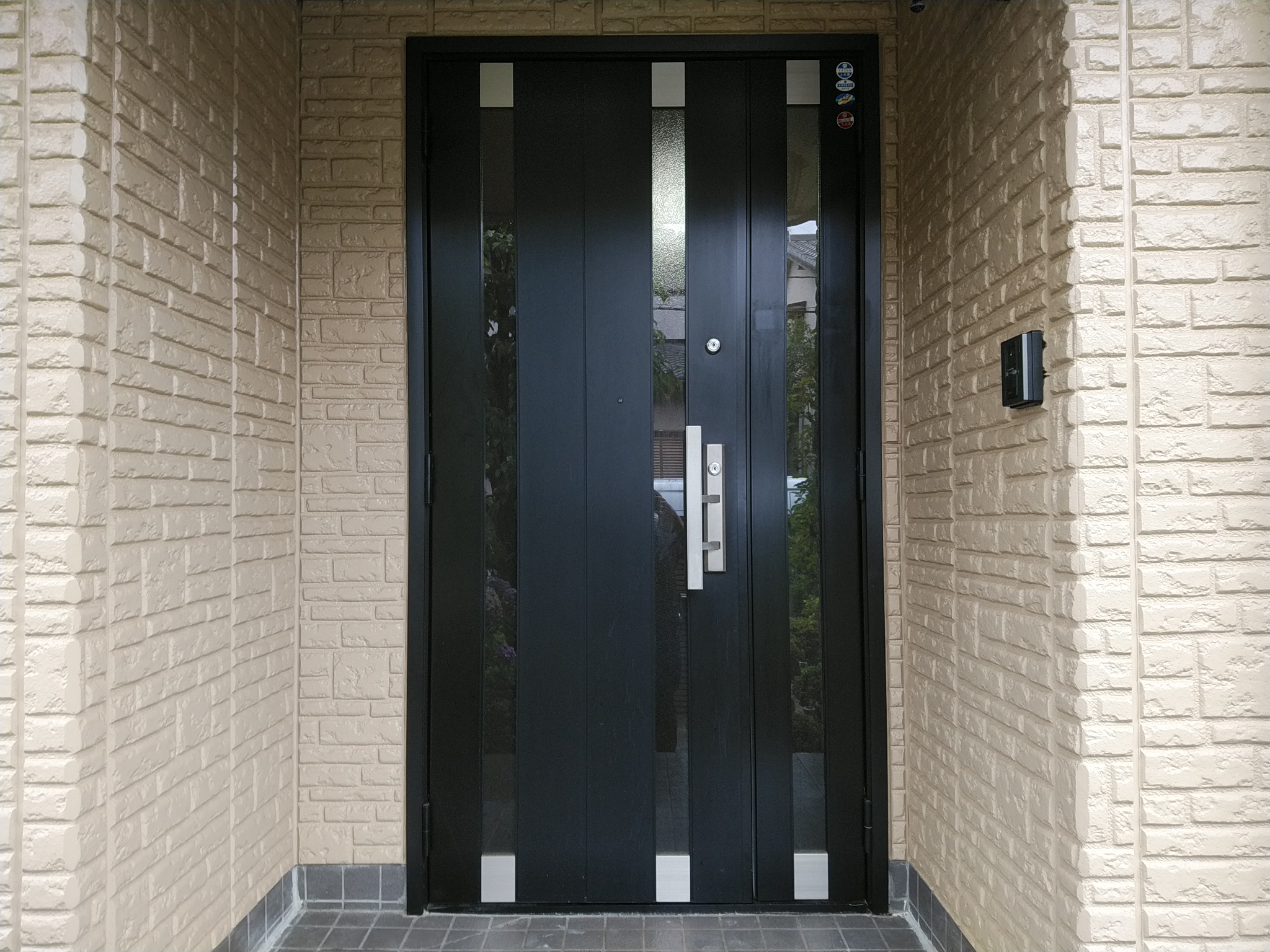 ダイワハウスの玄関ドアをドアリモの通風ドアにしてカードキーを設置【YKKAPドアリモC04T】香取市の工事事例 | 玄関ドア・窓リフォーム 全国1位の技術と価格 | 玄関ドアマイスター