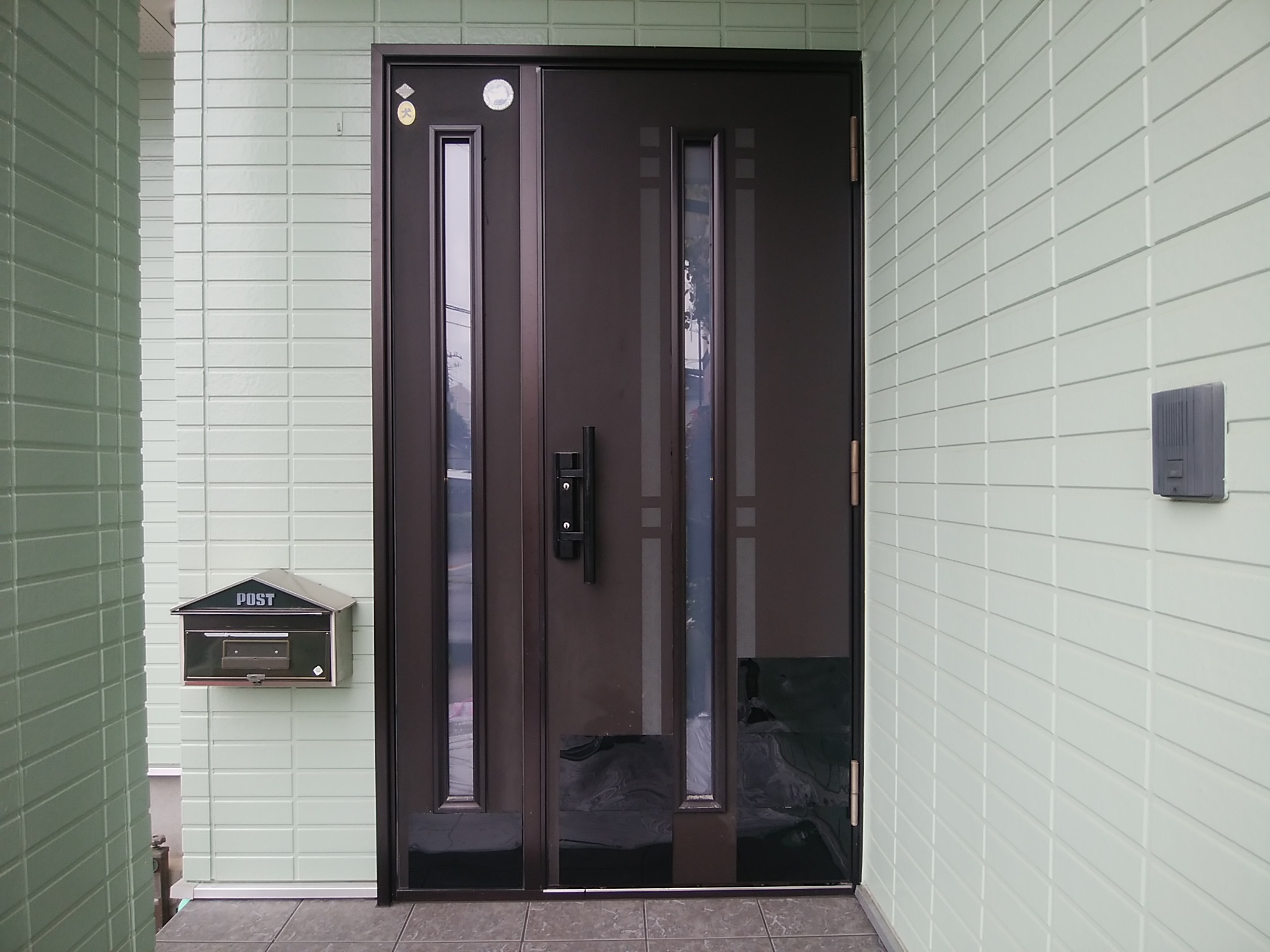 松下電工の玄関ドアを換気ができるドアにリフォーム【YKKAPドアリモC04T】水戸市の工事事例 | 玄関ドア・窓リフォーム 全国1位の技術と価格 | 玄関ドアマイスター