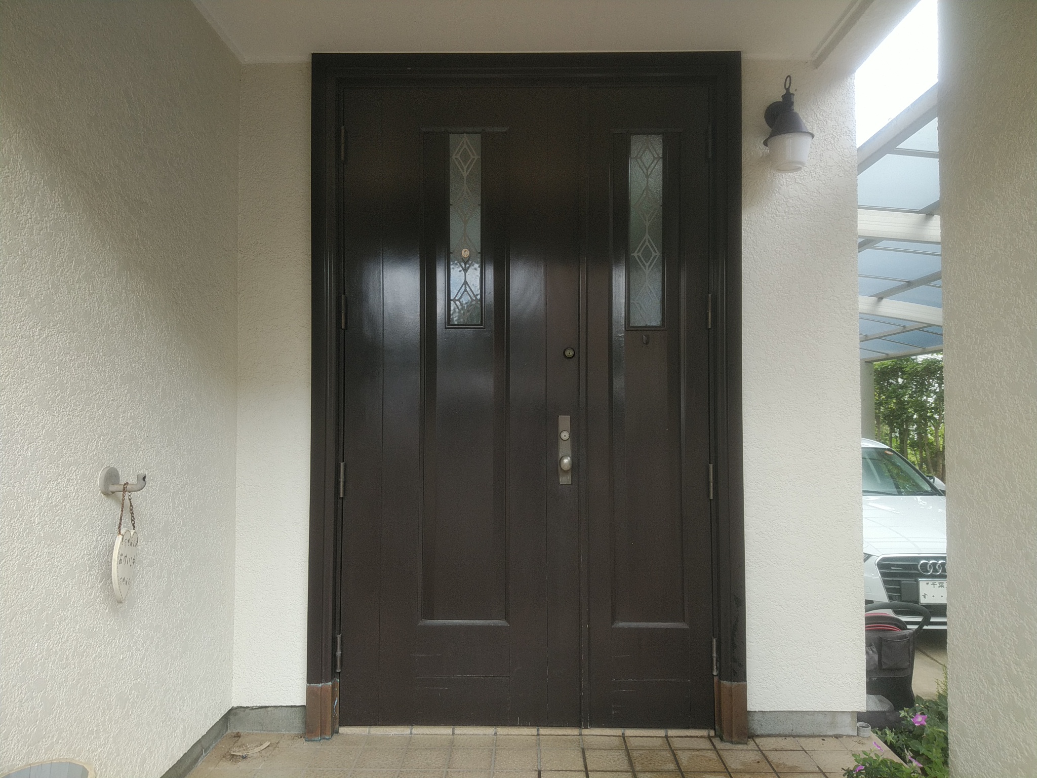 アンティークな雰囲気の木製玄関ドアのイメージを引き継げるアンティークオークのドア【LIXILリシェントC15型】千葉市の工事事例 | 玄関ドア ...