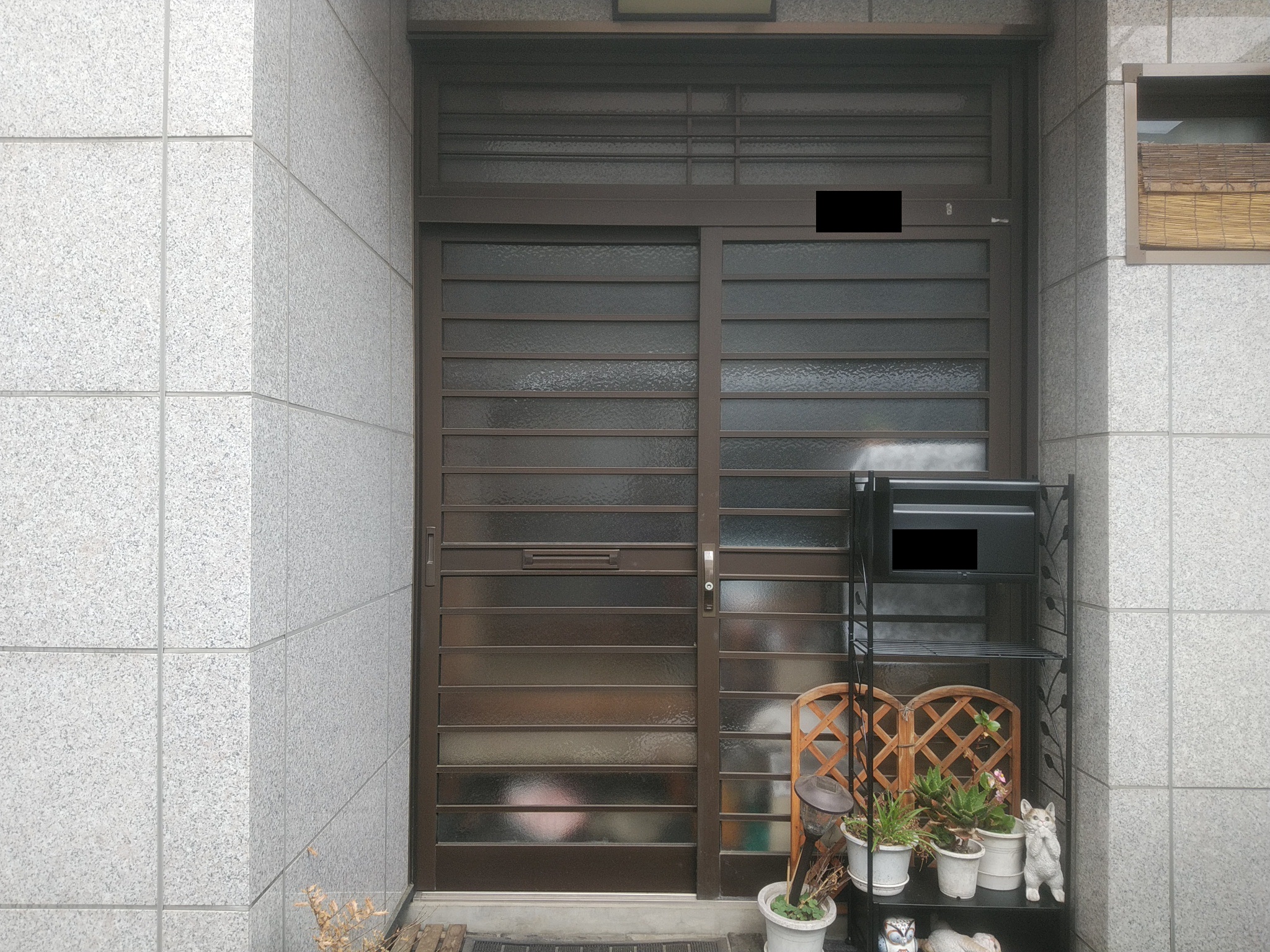 玄関引戸も1日で交換できます【LIXILリシェントS56型】蕨市の事例 | 玄関ドア・窓リフォーム 全国1位の技術と価格 | 玄関ドアマイスター