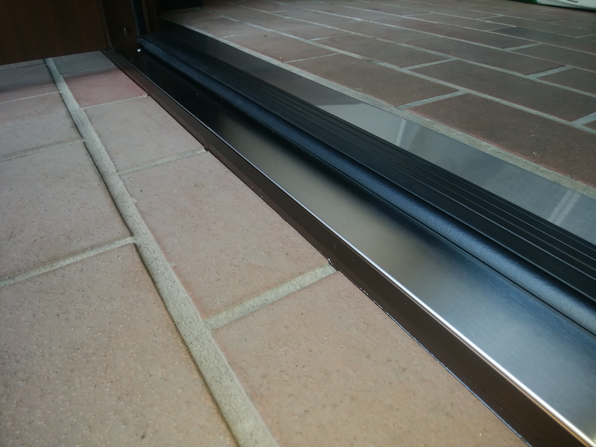 ヘーベルハウスの玄関ドアを通風タイプの断熱ドアにリフォーム【YKKAPドアリモN07T】宇都宮市の工事事例 | 玄関ドア・窓リフォーム 全国1位の技術と価格 | 玄関ドアマイスター