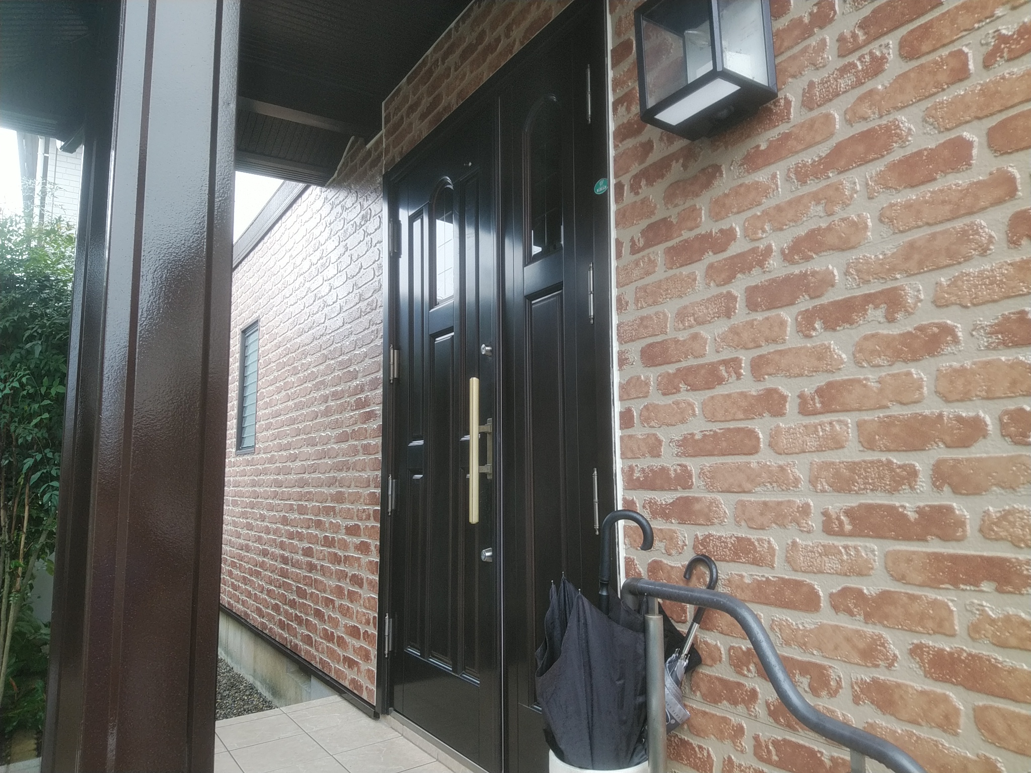 どのデザインでも通風子扉が選べます！ドアリモ親子ドアだけのオプションです【YKKAPドアリモE10】積水ハウスの事例 | 玄関ドア・窓リフォーム 全国1位の技術と価格 | 玄関ドアマイスター