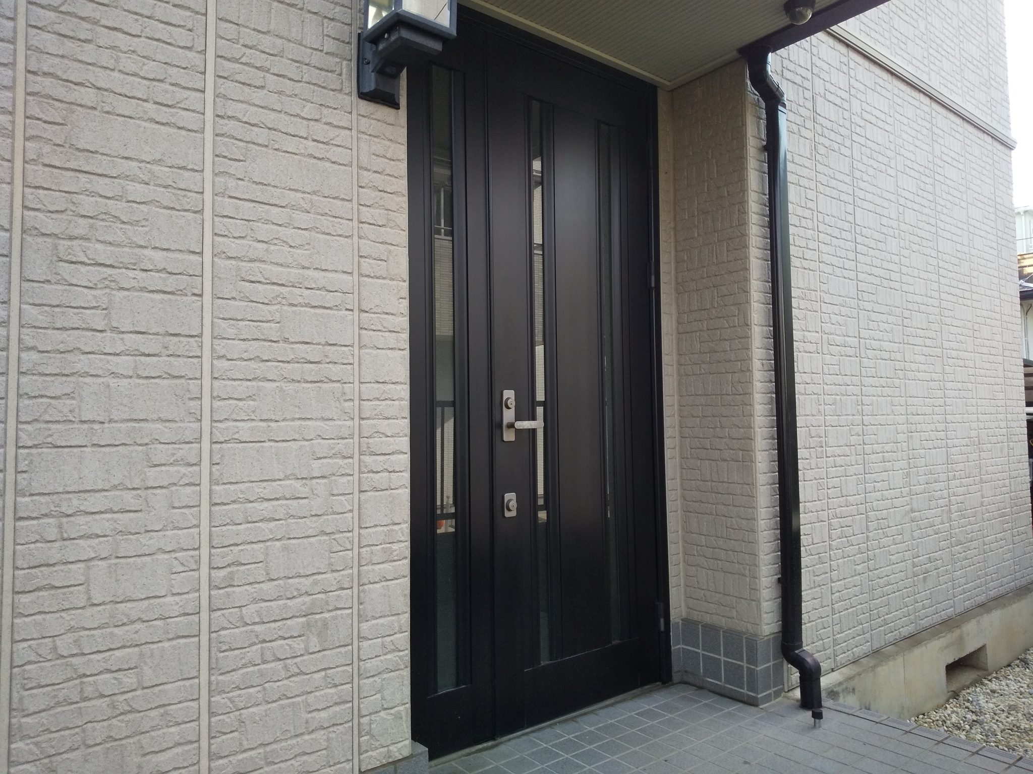 6社相見積もりのお客様、対応の良さで決めていただきました【LIXILリシェントM84型】さいたま市の事例 | 玄関ドア・窓リフォーム 全国1位の技術と価格 | 玄関ドアマイスター