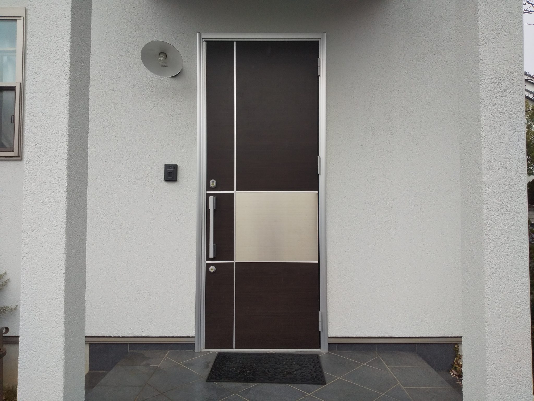 「暗い玄関をなんとかしたい」1日で解決できました【LIXILリシェントD44型】千葉市の事例