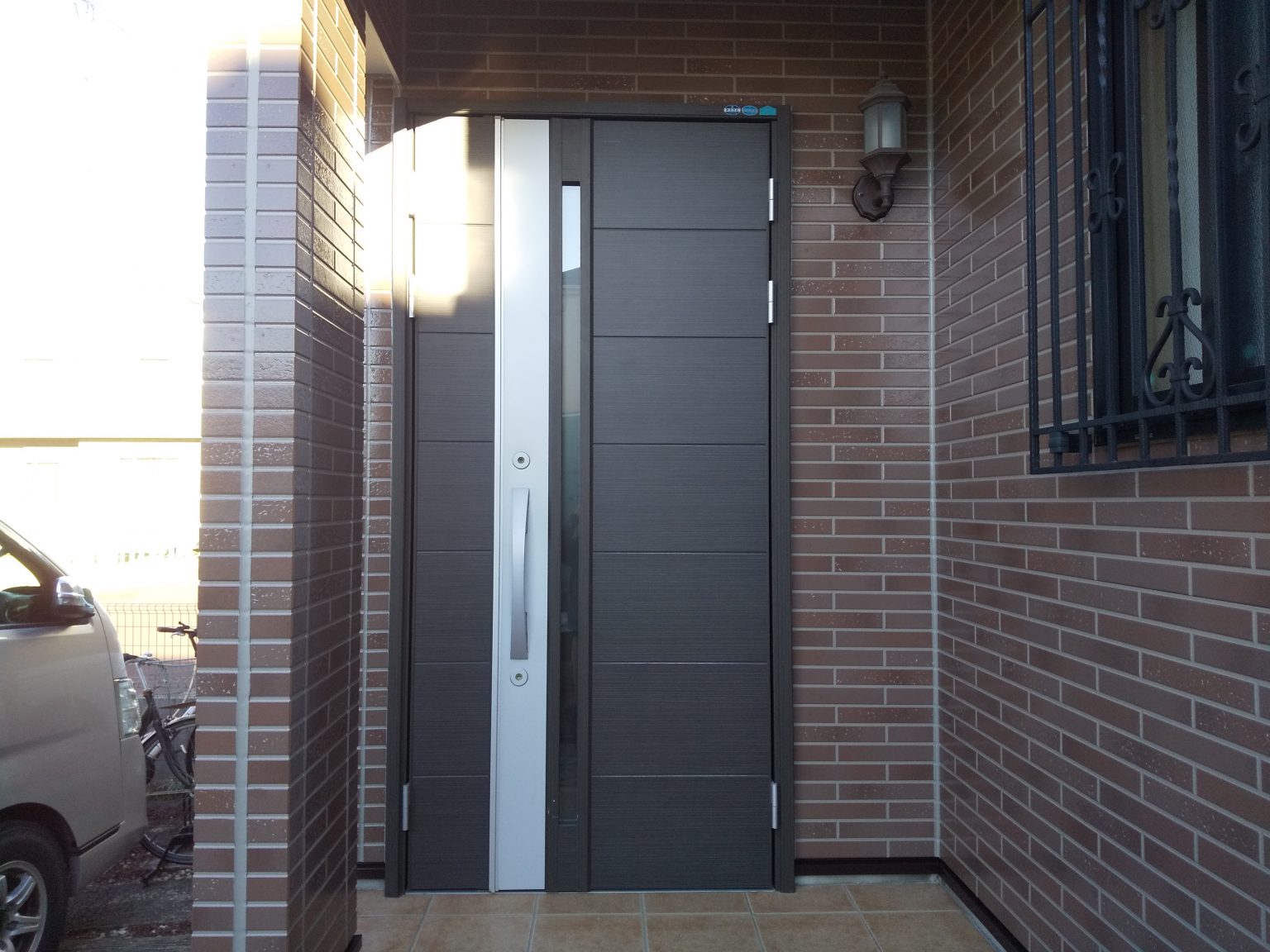 玄関ドアと窓の断熱性能をアップ！1日でできます【LIXILリシェントD77型】【YKKAPプラマードU】守谷市の事例 | 玄関ドア・窓リフォーム 全国1位の技術と価格 | 玄関ドアマイスター