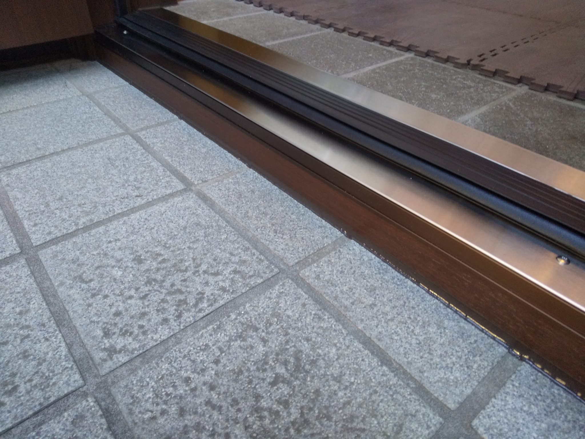 補助額3/1東京都の補助金が好評です【YKKAPドアリモE09】杉並区の事例 | 玄関ドア・窓リフォーム 全国1位の技術と価格 | 玄関ドアマイスター