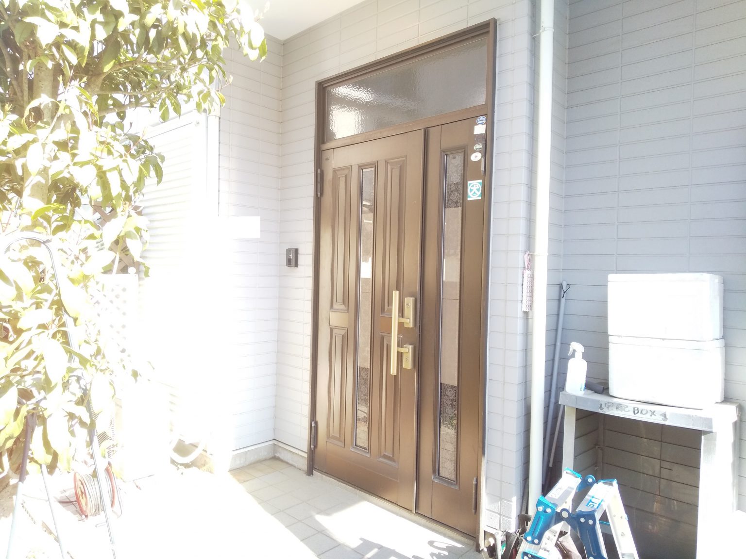 補助金利用して玄関ドアと内窓を工事【YKKAPドアリモF03T】【LIXILインプラス】千葉市の事例