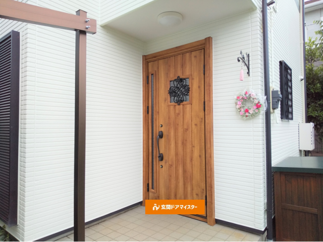 玄関ドアの色や飾りの選び方｜風水を取り入れて運気を呼び込む玄関に！ | 玄関ドア・窓リフォーム 全国1位の技術と価格 | 玄関ドアマイスター