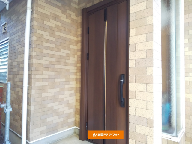 ドア交換のタイミングは外壁塗装に合わせるとおうち全体が一気にイメージアップ【YKKAPドアリモC08】柏市の事例 | 玄関ドア・窓リフォーム 全国1位の技術と価格 | 玄関ドアマイスター