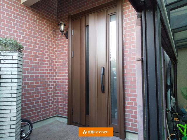 アイカの木製玄関ドアを風が通せる断熱ドアに。リモコンキーも【YKKAPドアリモC04T】浦安市の事例