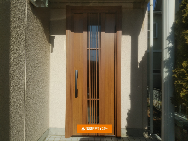 日光がたっぷり入るドアです【YKKAPドアリモC02】四街道市の事例 | 玄関ドア・窓リフォーム 全国1位の技術と価格 | 玄関ドアマイスター