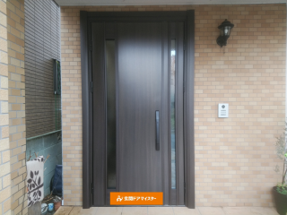 ドアの木目シートが剥がれてきたら交換時期です【YKKAPドアリモC09T】上尾市の事例