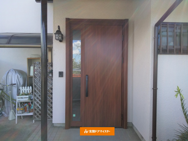 冬でもしっかり断熱できるドアに！リモコンキーも実現【YKKAPドアリモC10】牛久市の事例 | 玄関ドア・窓リフォーム 全国1位の技術と価格 | 玄関ドアマイスター