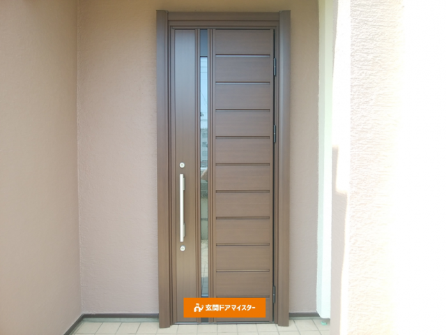 色褪せが目立ってきたドアは1日で交換できます【YKKAPドアリモN04】神栖市の事例 | 玄関ドア・窓リフォーム 全国1位の技術と価格 | 玄関ドアマイスター
