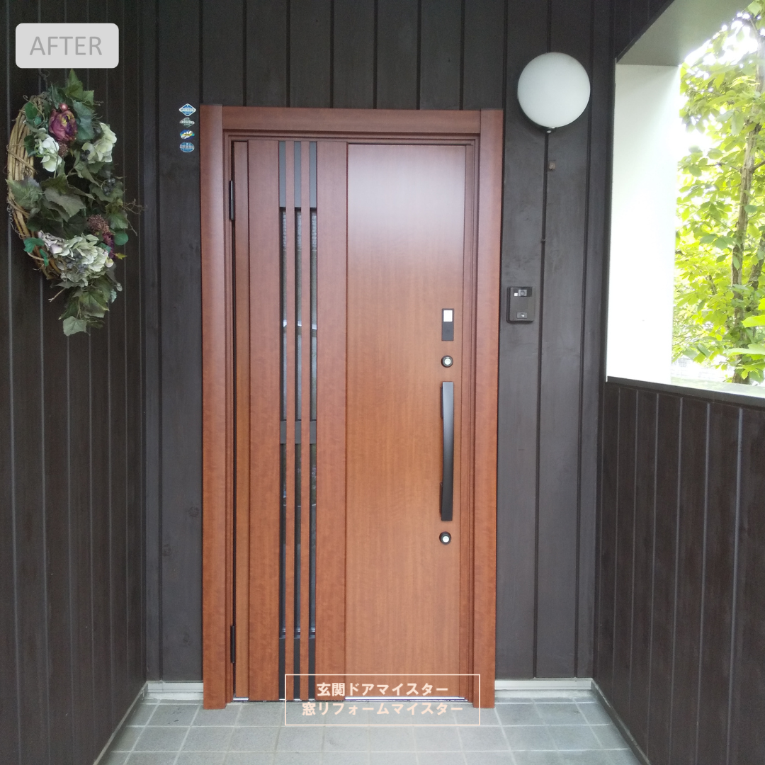 デザインと機能が同居！カギはワンタッチ、風が通せて、断熱効果も【LIXILリシェントM83型】