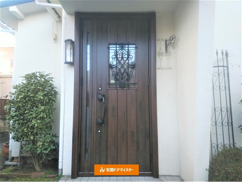 『玄関ドアの断熱をDIYで！』7つの方法を一挙公開│安くリフォーム依頼する方法も紹介 | 玄関ドア・窓リフォーム 全国1位の技術と価格 ...