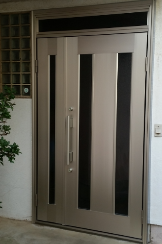 玄関ドアの色について。納得のいくカラーの選び方 | 玄関ドアリフォームの玄関ドアマイスター